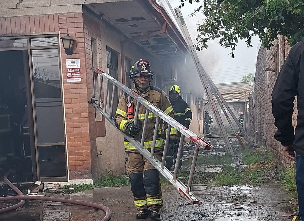 Voraz incendio afectó de manera parcial un centro clínico en comuna de ...